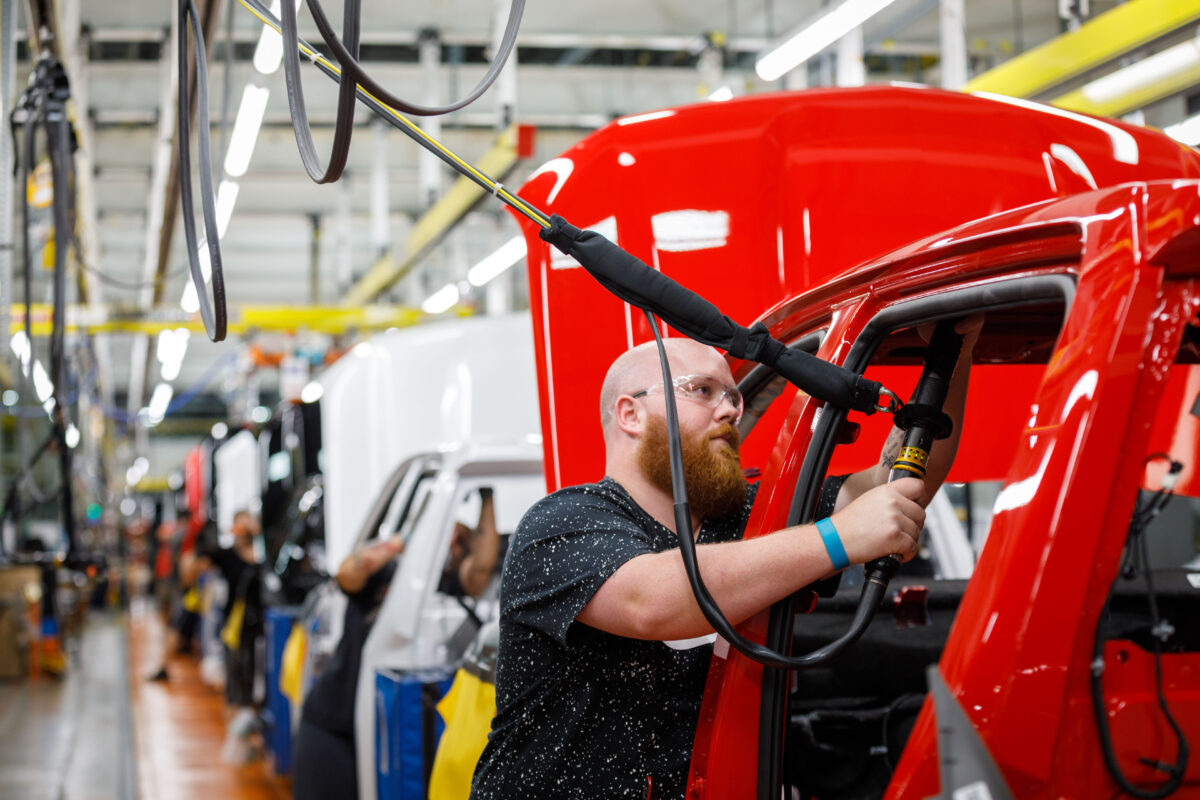 What Stellantis Hybrid Cuts Reveal About the EV Market – Atlas EV Hub